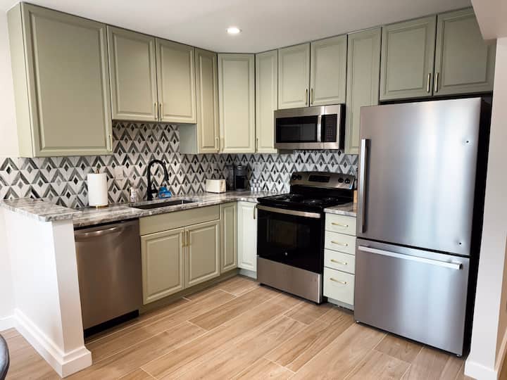 Stylish Renovated 2025 Beach Villa - Virginia Beach, VA