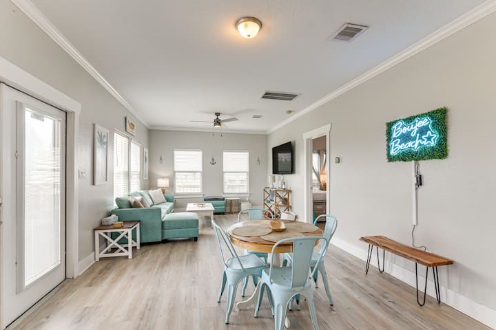 Walk To Crystal Beach: Coastal Getaway W/ Deck - Crystal Beach, TX