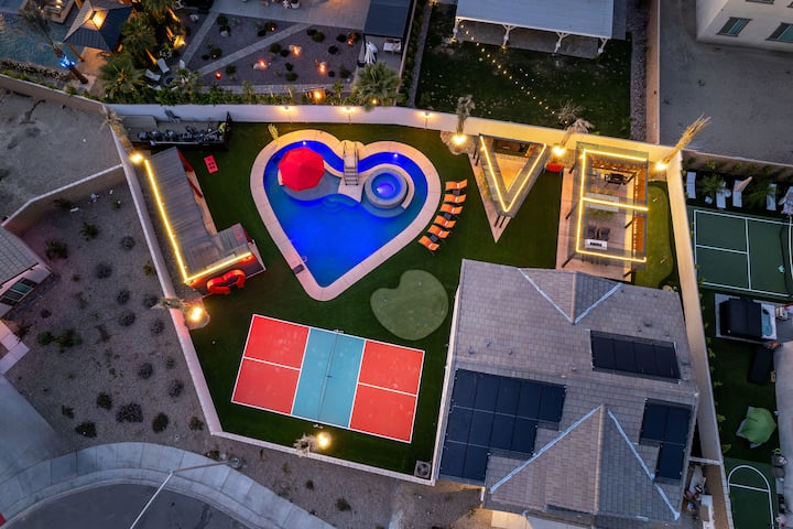 9 Bedroom/sleeps 21/pickleball/theater - 科切拉