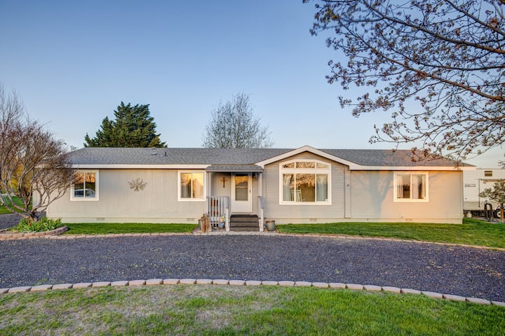 Prosser Country Home Perfect For Wine Lovers - Grandview, WA