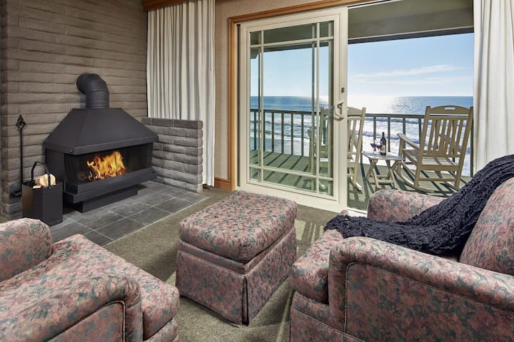 King Escape | Trails, Pools & Sunset Views - Cambria, CA