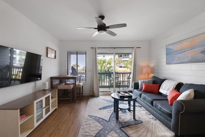 Comfortable, Modern Beach And Racquet Condo | Pool - Tybee Island