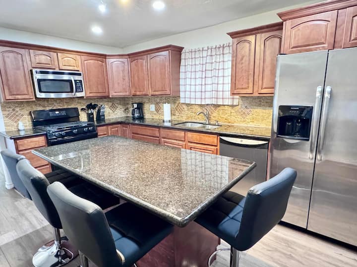 Entire Spacious 4 Br Home For Professionals - Port Arthur, TX