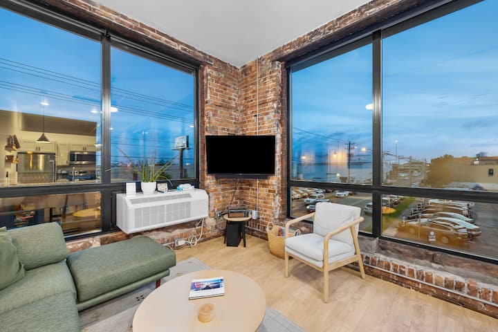 Craft District Apt W/ Gym & Coffee Shop 207 - Duluth, MN