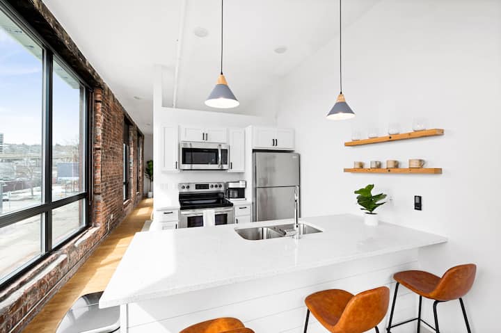 Modern Downtown Luxury Condo | Enger Lofts 207 - Duluth, MN