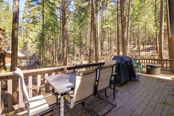 Hike, Ski & Sip: Arnold Cabin 4 Mi To State Park! - Arnold, CA