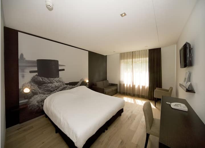 Escape To A Convenient Room Near Slot Moermond - Zierikzee