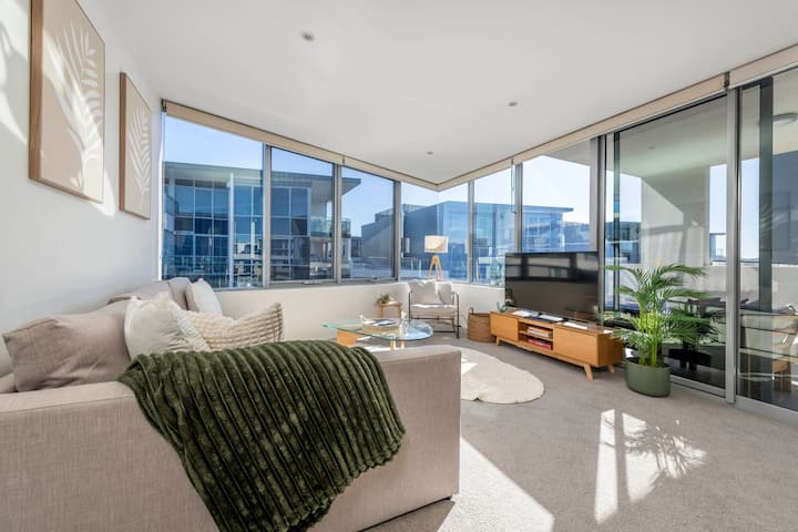 Lakefront Retreat With Stunning Views - Canberra