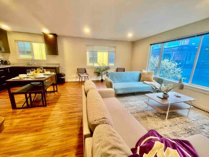 Spacious 8br/8ba Retreat In Queen Anne - Seattle