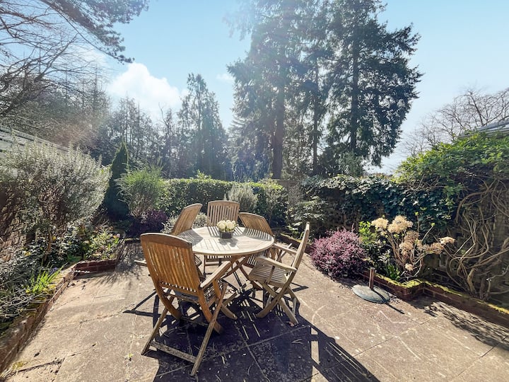 Broomhurst Court - Dorking