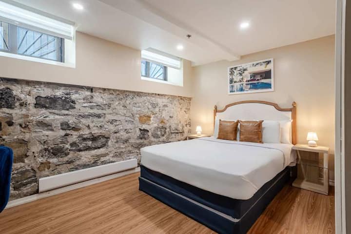 Breeze Queen – Village Comfort - Montreal