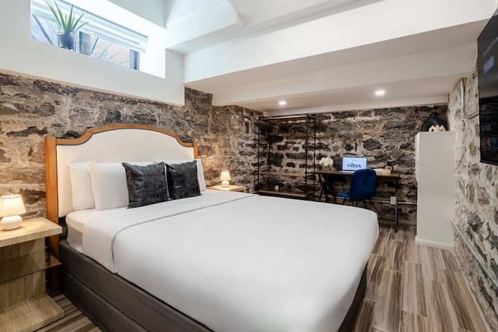 Cozy Queen– Mtl Comfort - Montreal