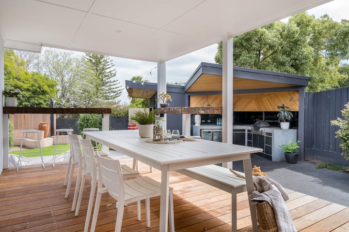 The White House - Frankston