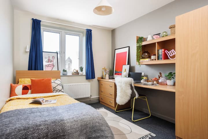 Student Only Ensuite Rooms At St Peters Court - Nottingham