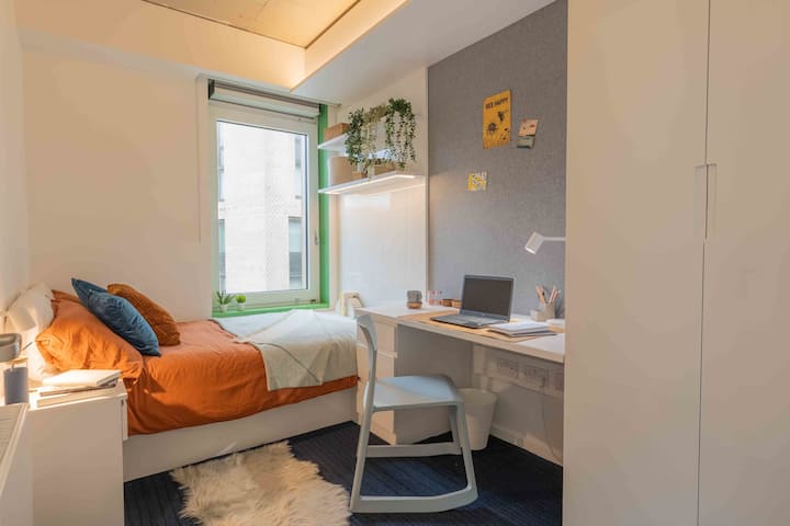 Classy 2br Apartment In Iq Brighton For Students - Brighton Marina