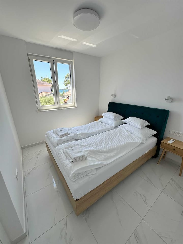 Two-bedroom Apartment With Balcony And Sea View B4 - Vir