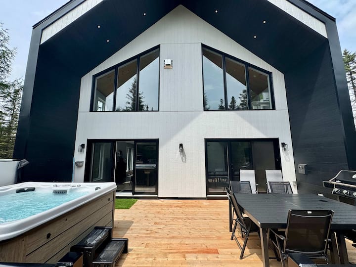 Famylia | Spa | Billard | Foyer | Arcade |Babyfoot - Quebec