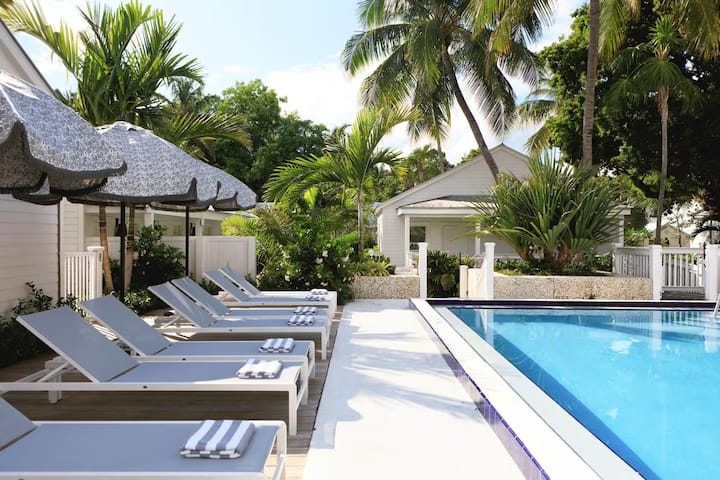 Charming Bungalow | 3 Pools, Free Daily Breakfast - Key West, FL