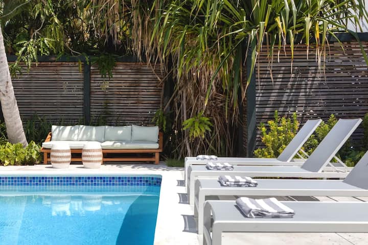 Peaceful Retreat | 3 Pools, Pet Access, Breakfast - Key West, FL