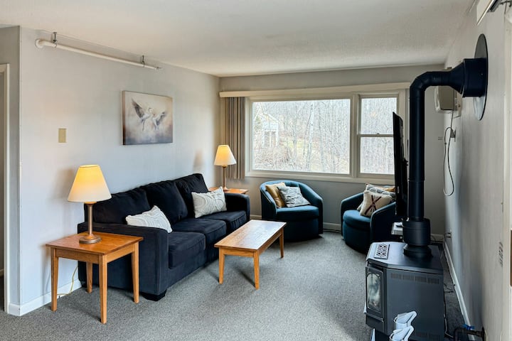 2br Mtn-view Condo: Prime Spot & Resort Amenities - Stowe, VT