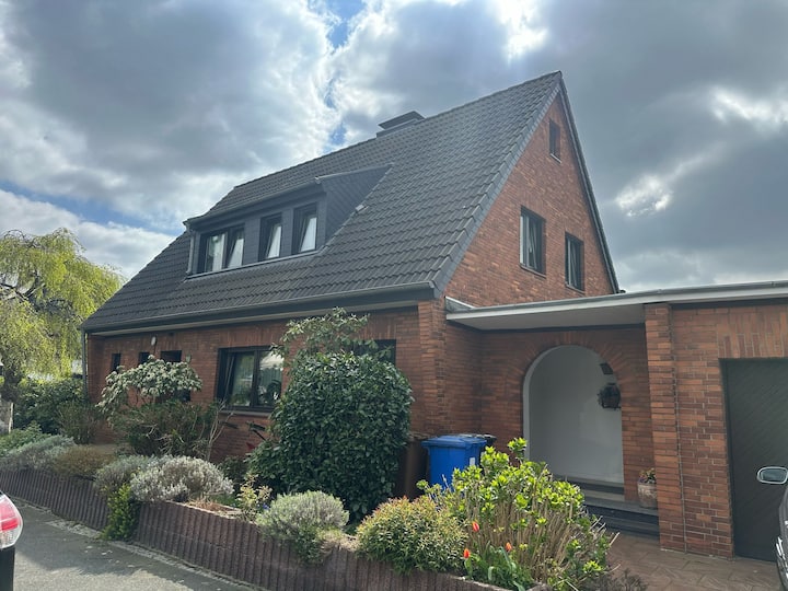 Düsseldorf | Entire Home · Expo & Airport · 6 Pax - Düsseldorf