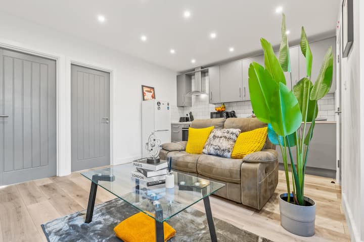 Perfect Booking | 2 Bed Home With Comfy Beds - Kenilworth