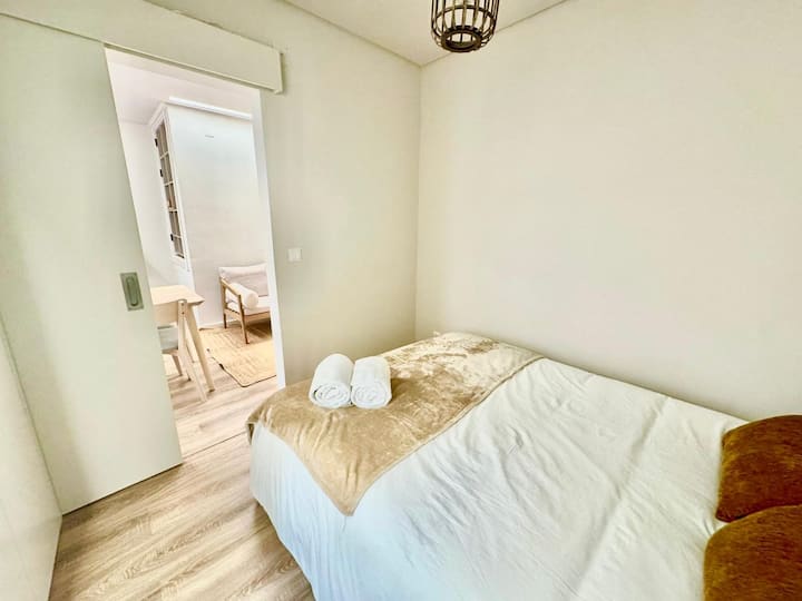 Charm Inside The Castle Walls - Lisbona