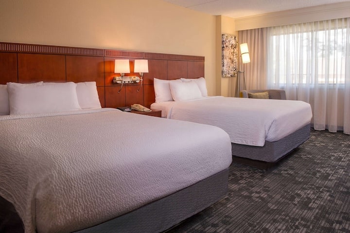 Comfy Retreat | Pool, Gym, Pets Allowed - Concord, NC