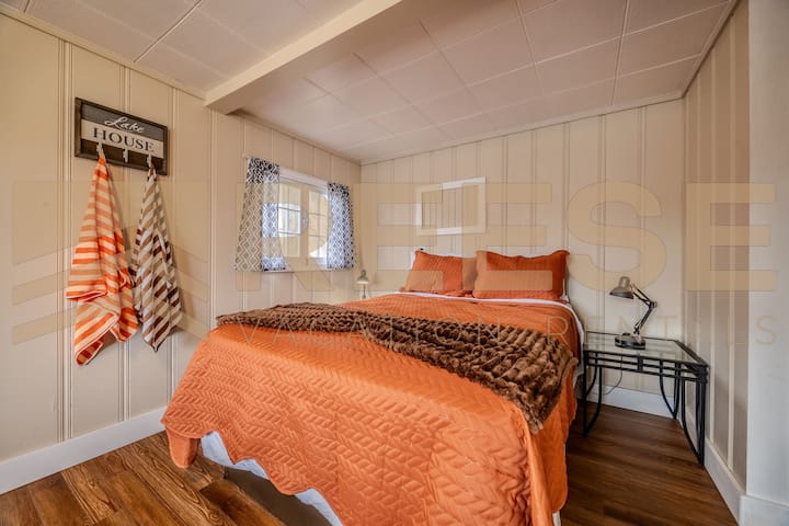 Beach Cabin #3 - Lake Ozark, MO