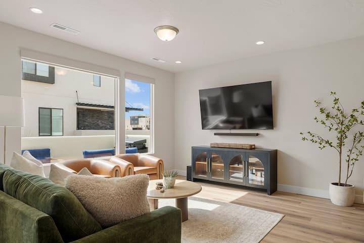 Starlight Sanctuary: Desert Color Lagoon + Beaches - St. George, USA