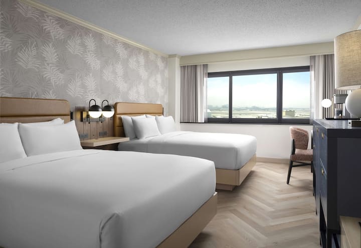 Stay Close To Lax | Two Units, Pool, Dining, Free - Culver City, CA