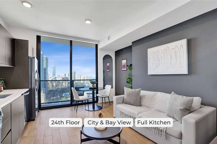 Luxury Studio Bay & City View At The Elser - Miami, FL