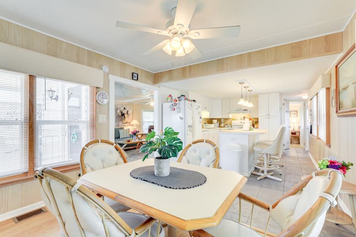 2 Mi To Venice Beach: Home W/ Pool Access - Venice, FL
