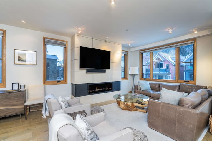 Downtown Telluride Luxury Retreat, Private Hot Tub - Telluride