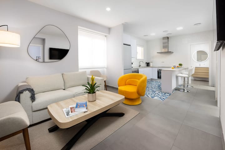 Natural Light · Modern · A/c + Wifi · Near Center - Málaga