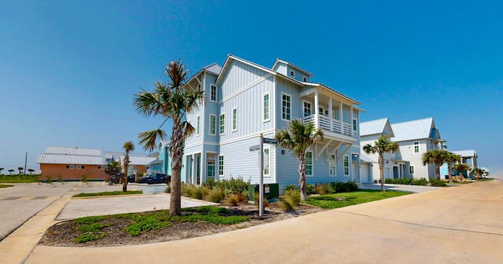 Shared Resort Style Pools, Boardwalk To The Beach - Port Aransas, TX