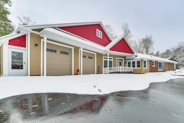 Walk To Lake Huron Beaches: Home W/ Fire Pit! - Rogers City, MI