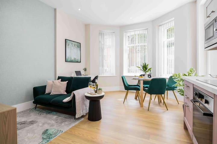 Luxurious Coastal Retreat With Garden - Bournemouth