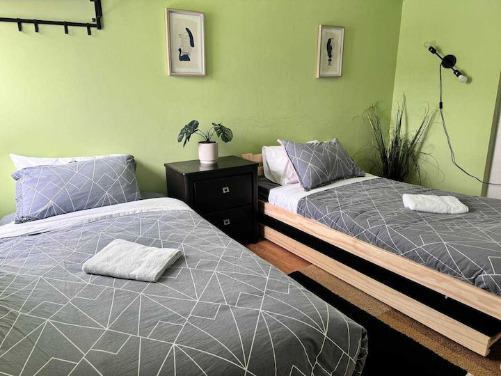 Stylish City Base For Groups And Families - Halifax