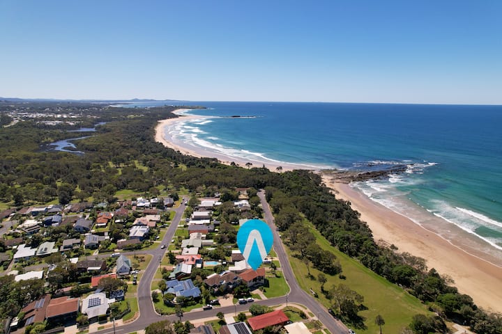 Solitary At Sandy - Emerald Beach