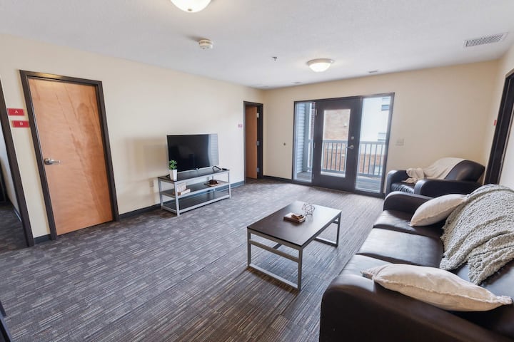 Seasonal Stay Near Osu & Ontario Towne Center - Veteran's Park, Shelby