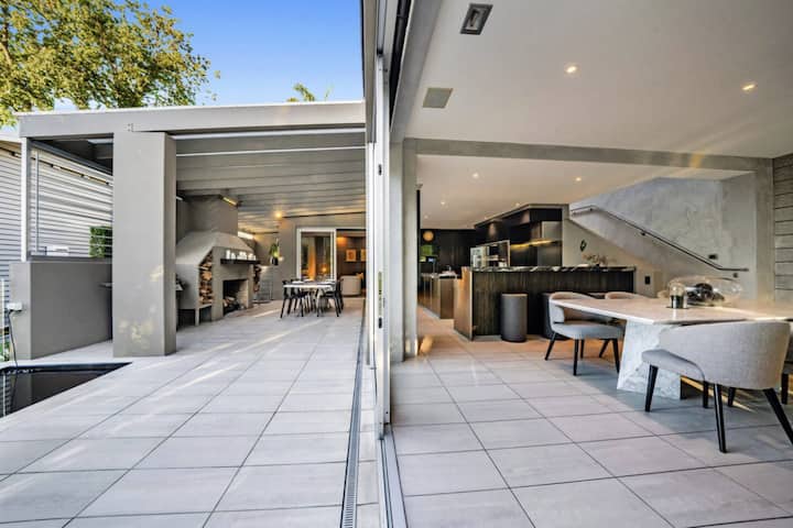 The Gibraltar House- Architectural Luxury, Parnell - Auckland