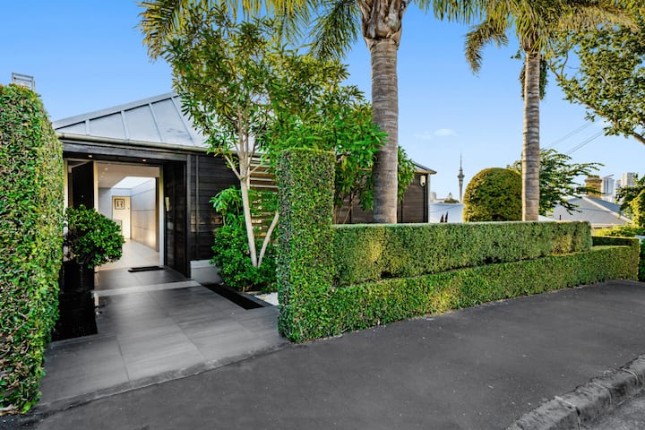 Luxury Parnell Hideaway With Spa & Cinema | 380m² - Auckland