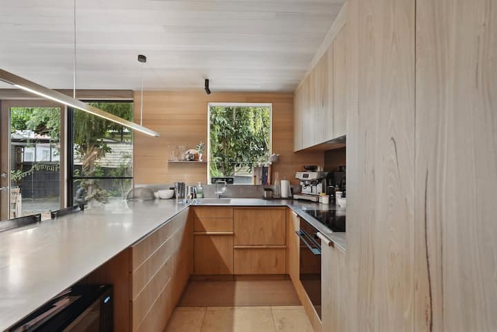 King St Cottage: Central And Stylish - University of Tasmania