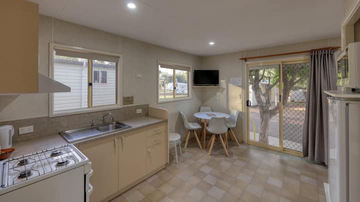Two Bedroom Cabin - Dubbo