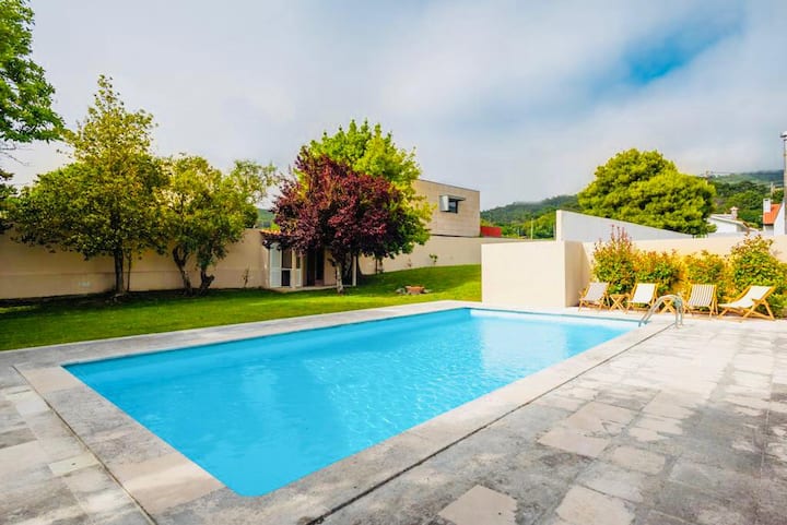 Rustic Haven Lodge With Pool - Afife