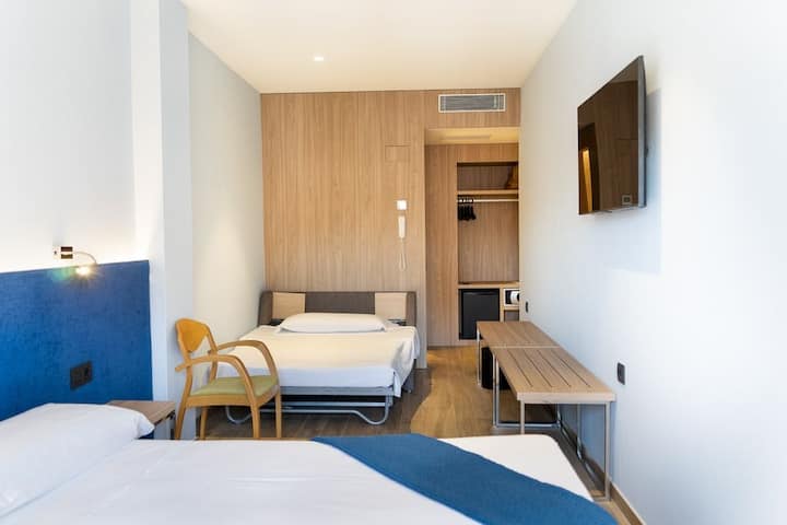 Habitación Triple Solo Alojamiento - Barcelona