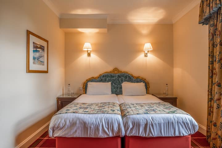 Spacious Highland Getaway With Gardens & Parkland - Nairn