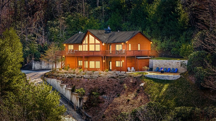 Pisgah View By Cm | Pet-friendly Mountain Cabin - Hendersonville, NC