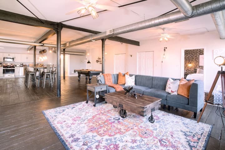 Spacious 5br Suite Near Mccormick & Soldier Field - Chicago, IL